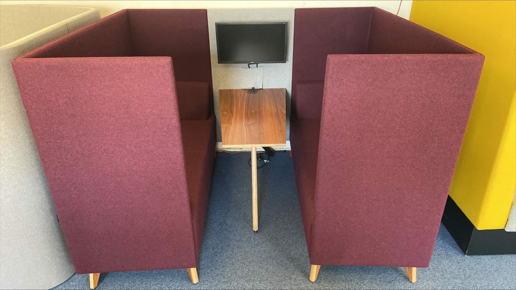 Sven 4 person booth with table / monitor screen in blazer fabric ...